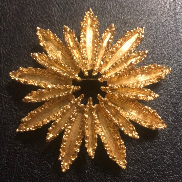 Avon | Jewelry | Stunning Vintage Avon Gold Sunburst Brooch Brand New ...